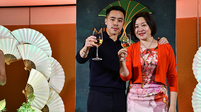 Asian cult-fave Ming Sing Agua de Florida is a mainstay in the Filipina ...